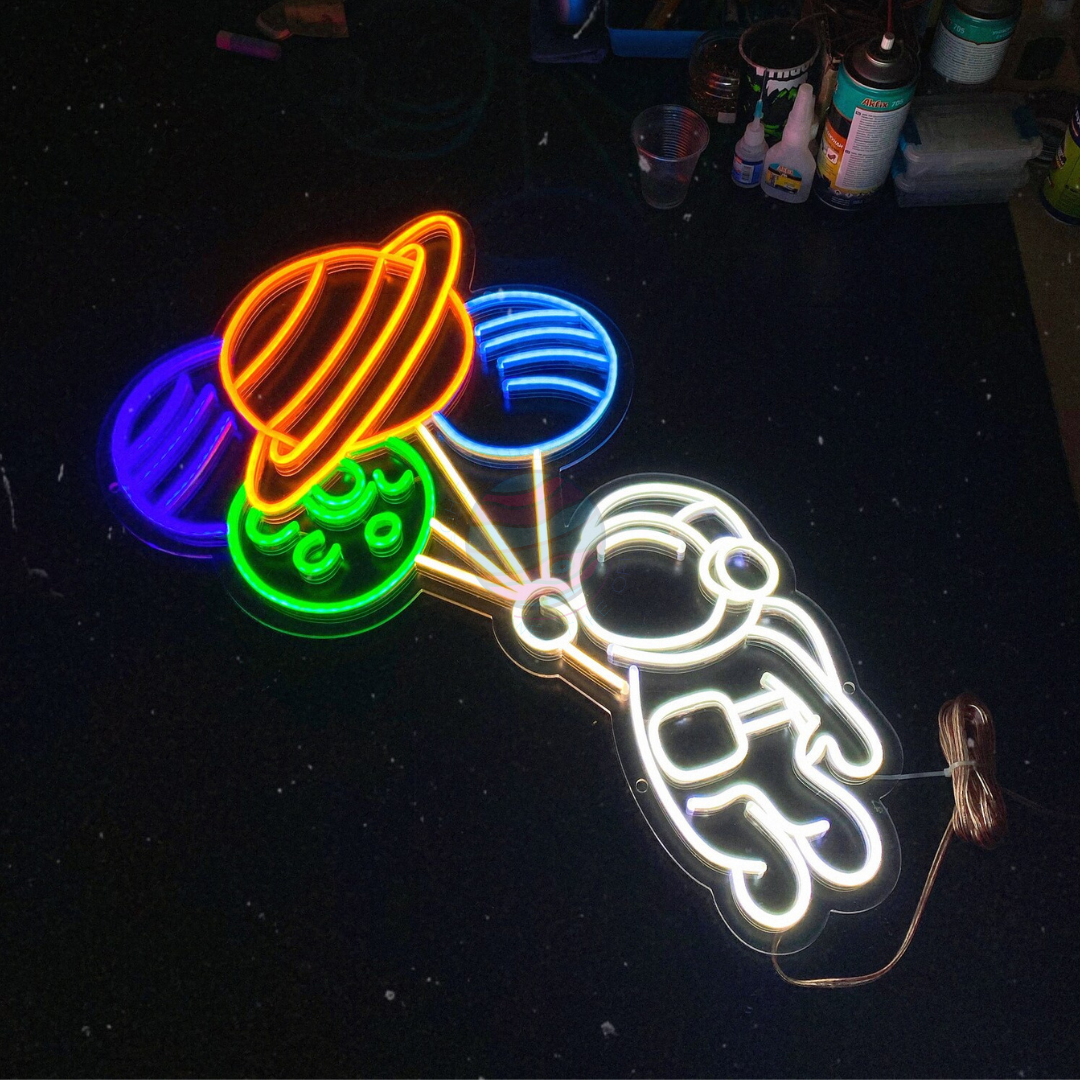 Astronaut Floating Neon Sign – Light X Night