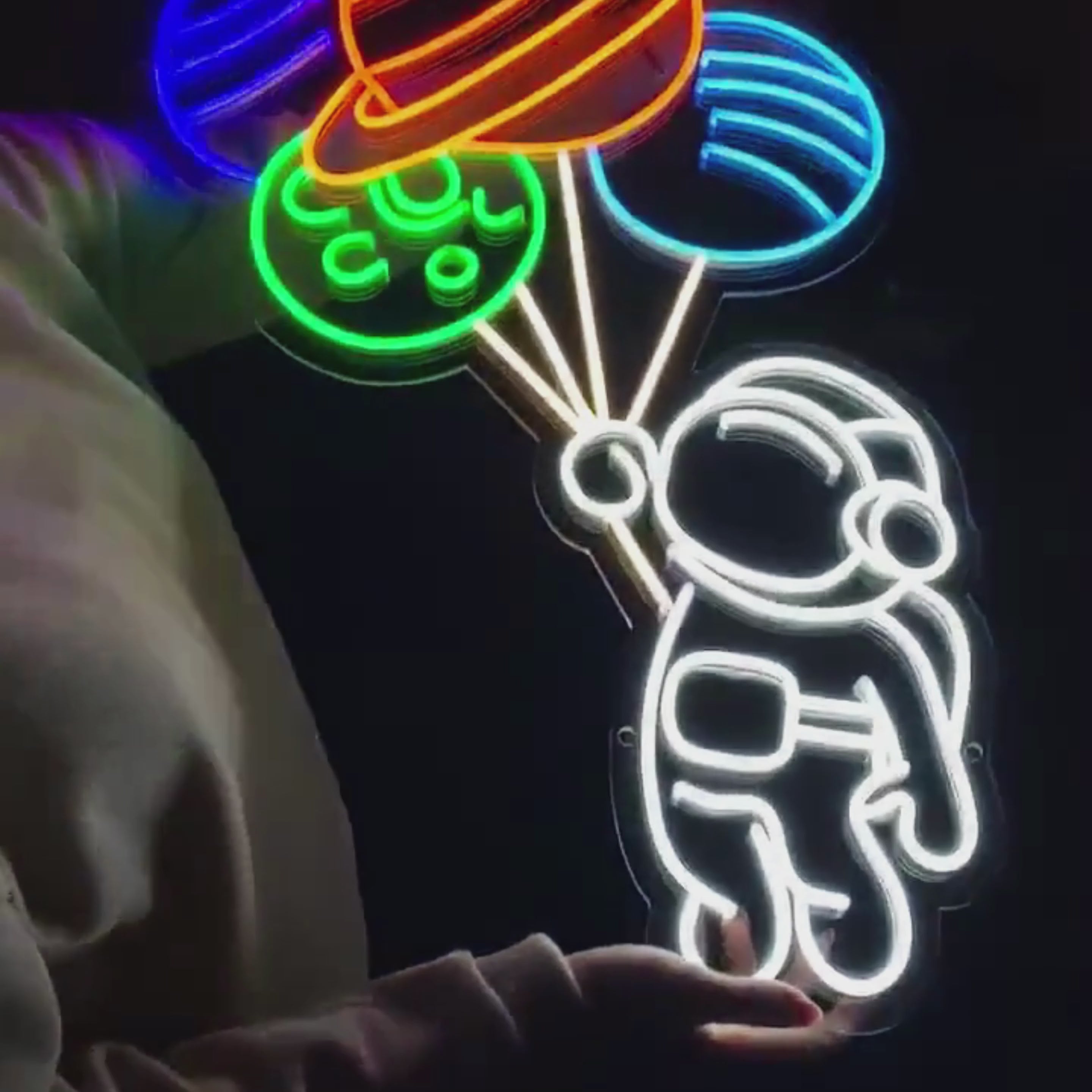 Astronaut Floating Neon Sign – Light X Night